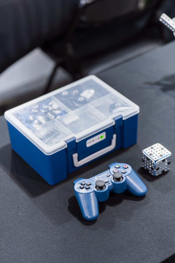 Robots-Blog | MATRIX Robotics System unveils MATRIX R4 Robo Set in ...