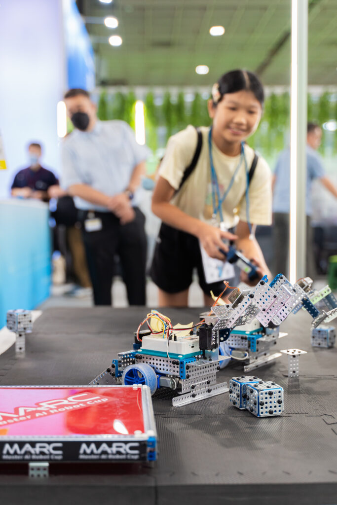 Robots-Blog | MATRIX Robotics System unveils MATRIX R4 Robo Set in ...