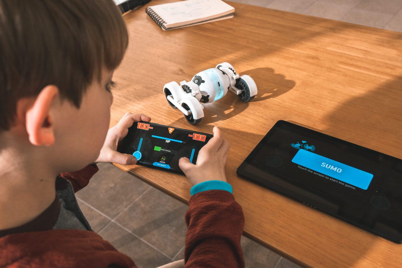 Robots-Blog | Say Hello to Armz, Gearbugs Corps.’s Latest Smart Toy ...