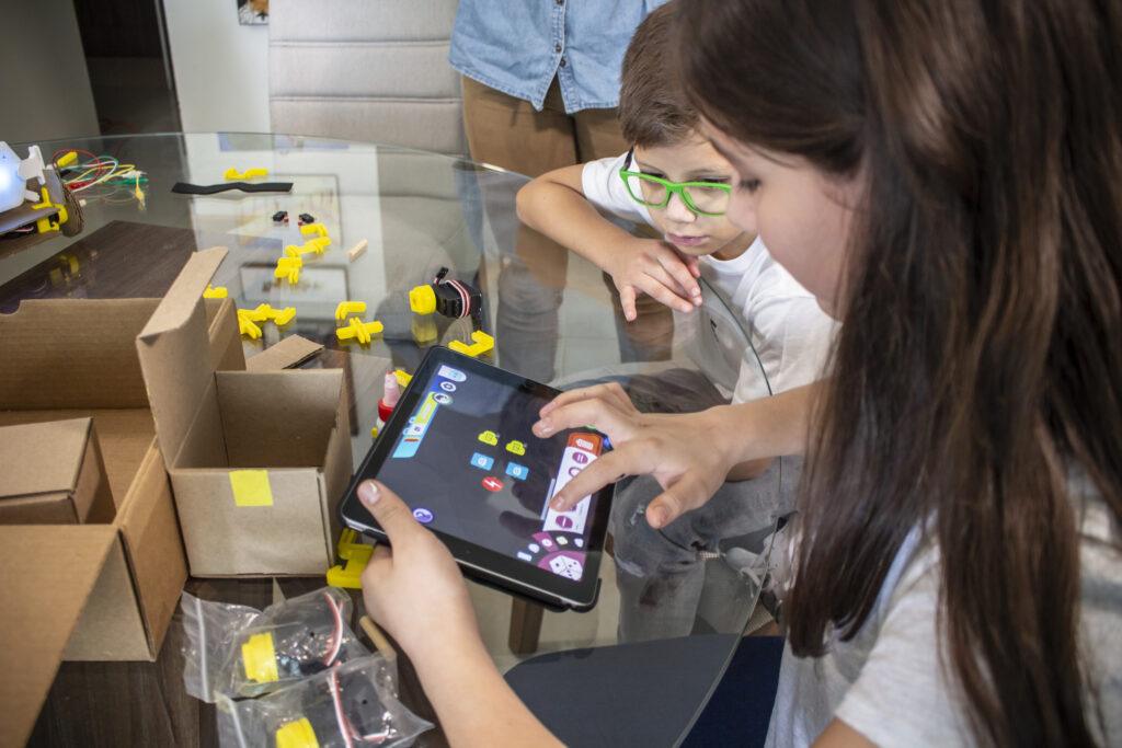 Robots-Blog | Cardbots – Cardboard robotics for future makers | News ...