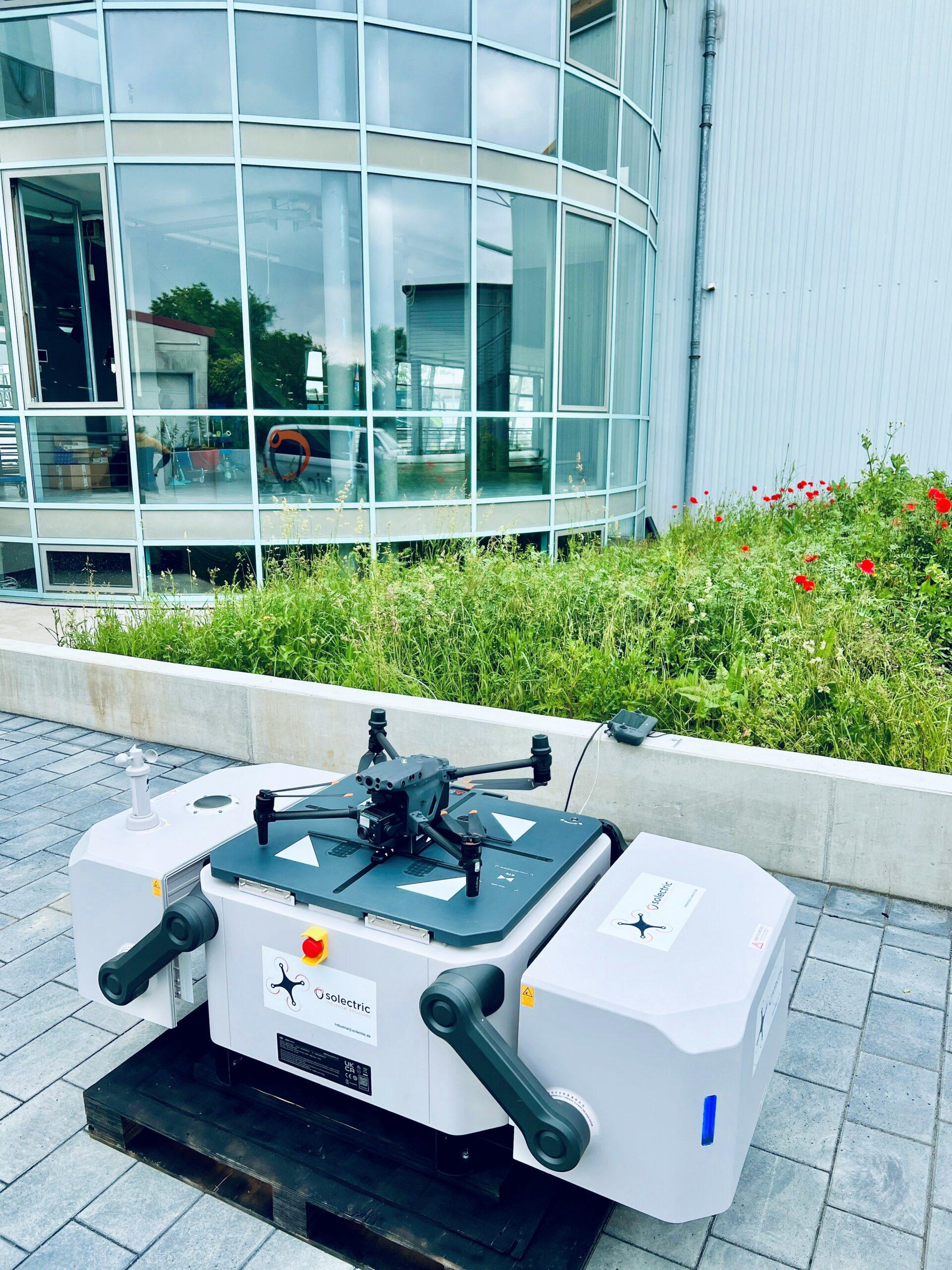 Robots-Blog | DJI_Dock_8 | News about Robots, Drones, AI, Robotics, Electronics, Gadgets, Toy ...