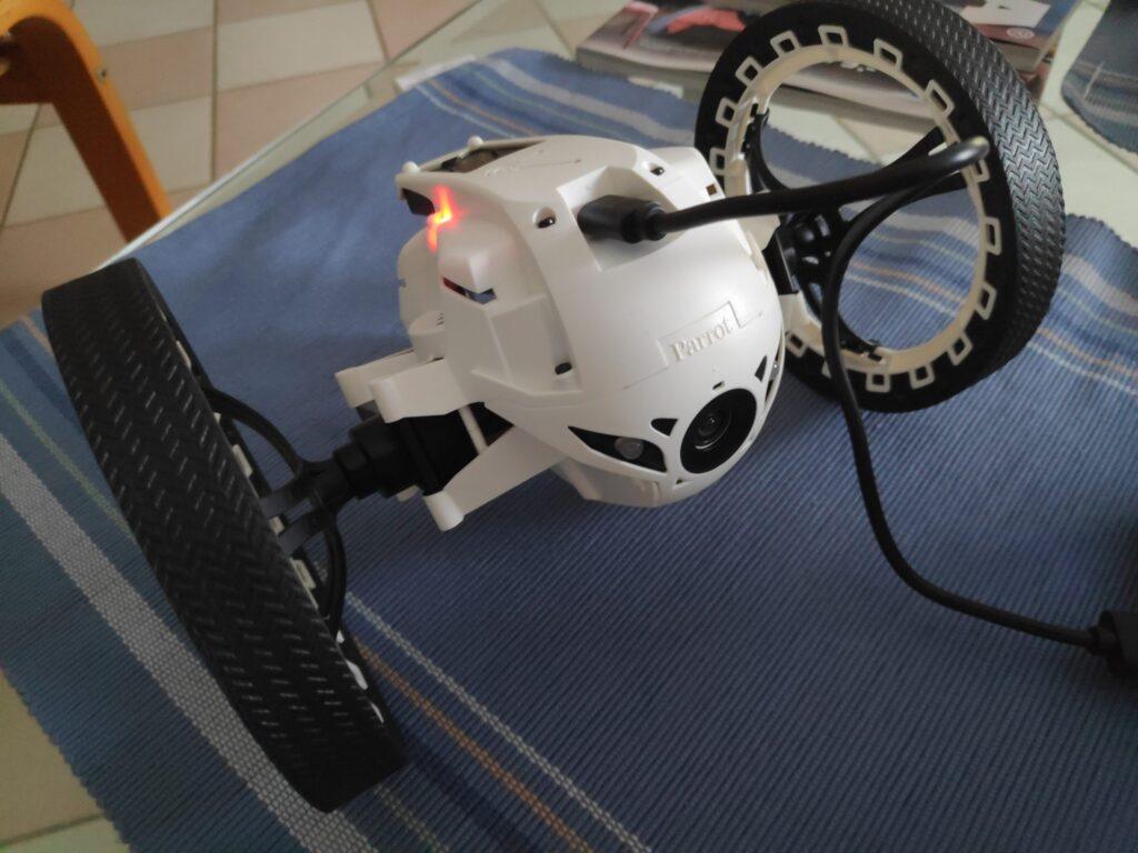 Robots-Blog | Parrot Jumping Sumo Drone | News about Robots, Drones, AI ...