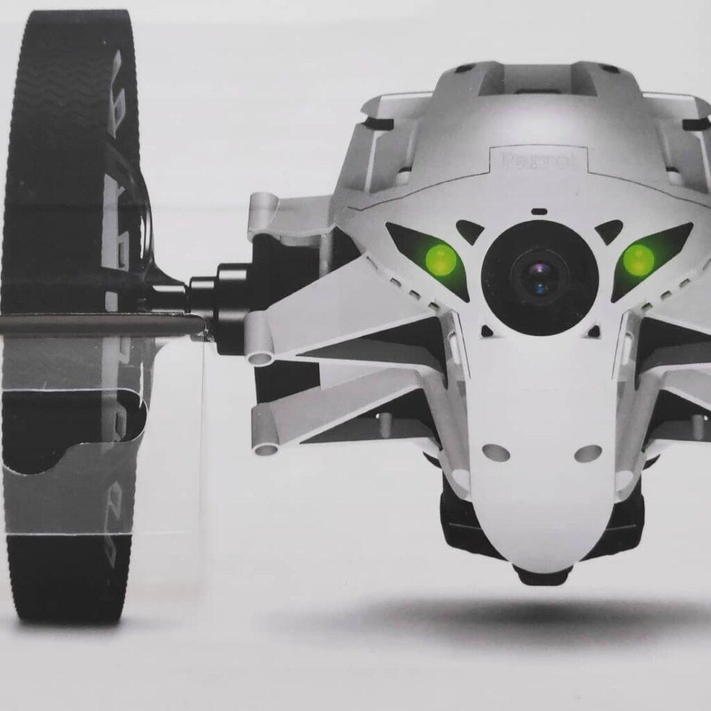 Robots-Blog | Parrot Jumping Sumo Drone | News about Robots, Drones, AI ...