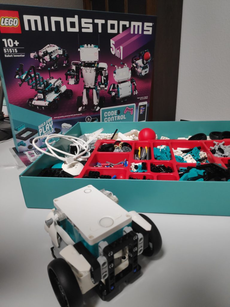 Robots-Blog | First LEGO MINDSTORMS Robot Inventor #51515 Timelapse ...