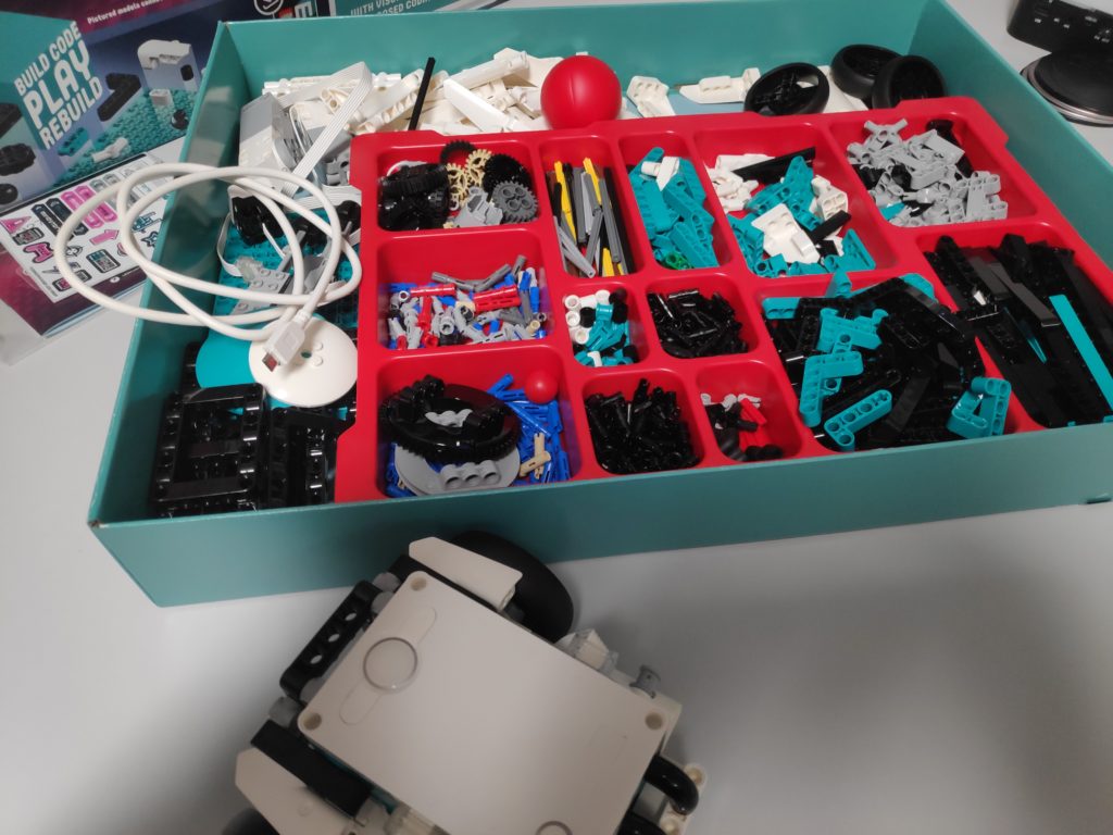 Robots-Blog | First LEGO MINDSTORMS Robot Inventor #51515 Timelapse ...