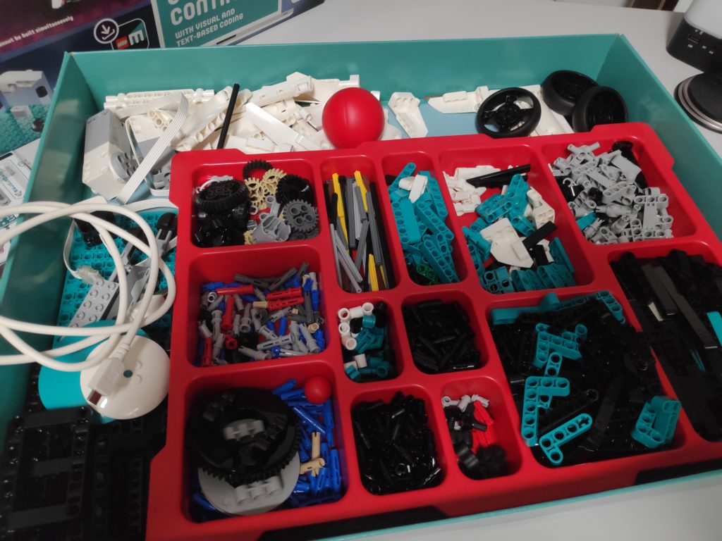 Robots-Blog | First LEGO MINDSTORMS Robot Inventor #51515 Timelapse ...