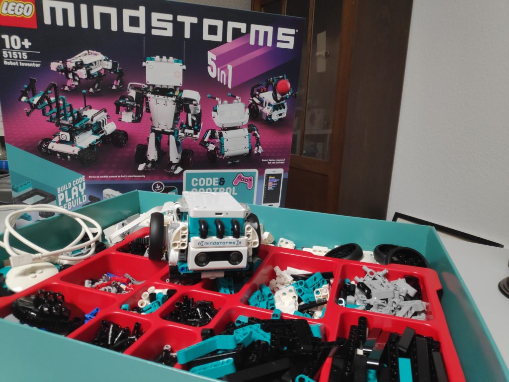 Robots-Blog | First LEGO MINDSTORMS Robot Inventor #51515 Timelapse ...