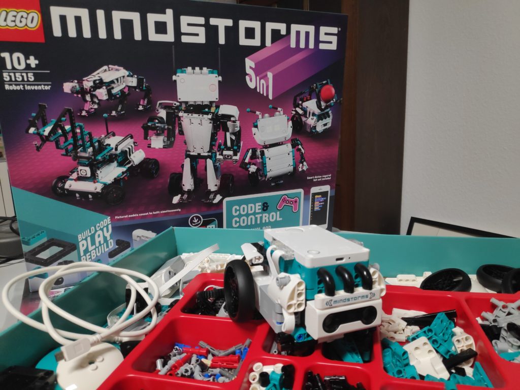 Robots-Blog | First LEGO MINDSTORMS Robot Inventor #51515 Timelapse ...