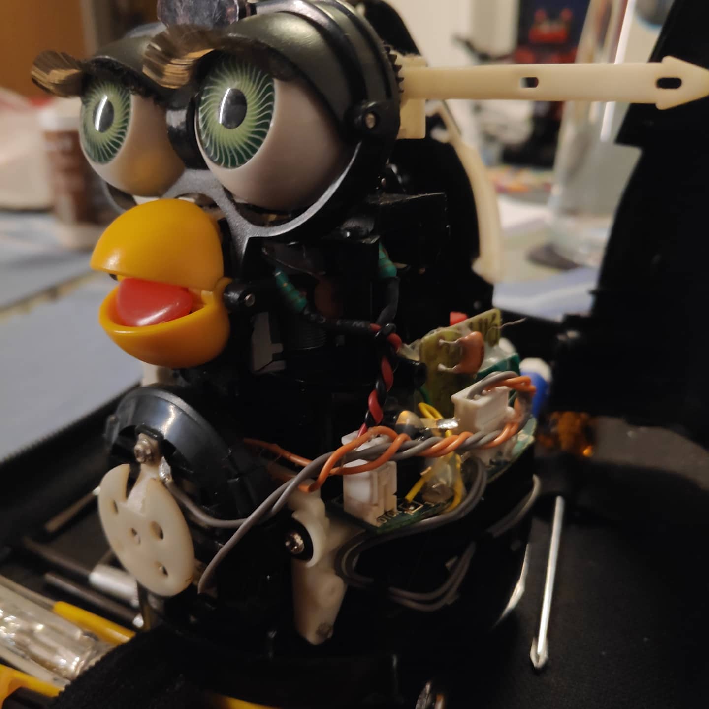 Furby „inside view“ | Robots-Blog