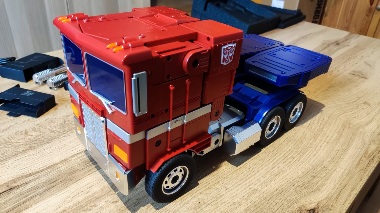 Robots-Blog | Robosen Flagship Optimus Prime – The ultimate robot for ...