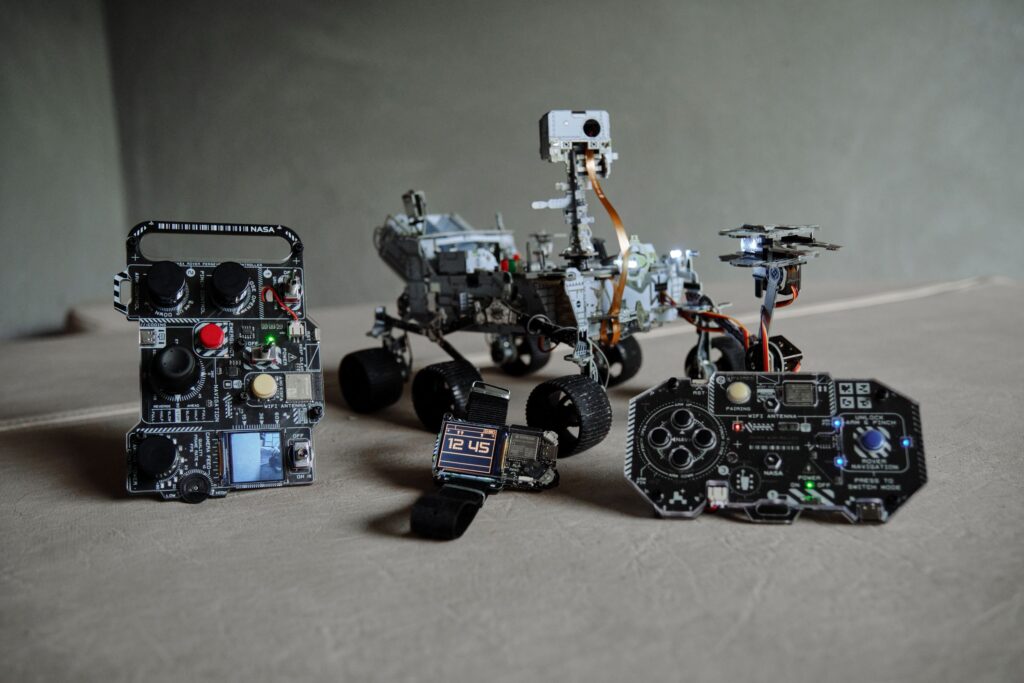 Robots-Blog | Rover-_-Controller-image-2 | News about Robots, Drones ...