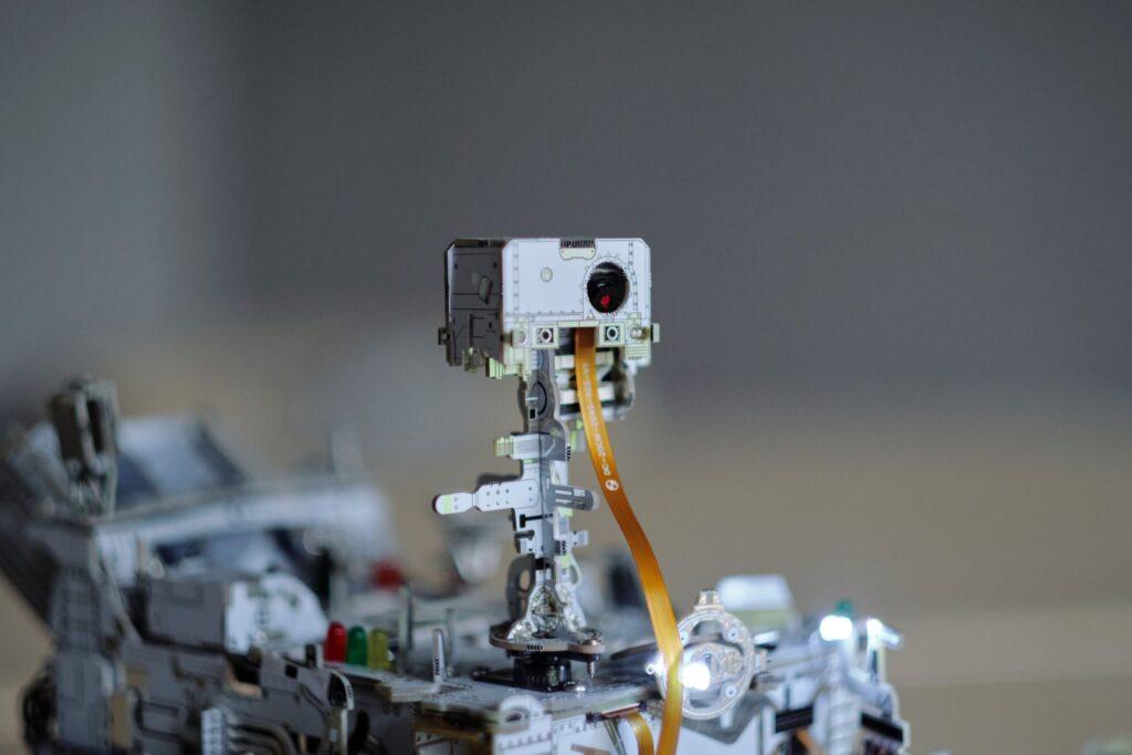 Robots-Blog | Geek Club and CircuitMess Launch a NASA-inspired DIY ...