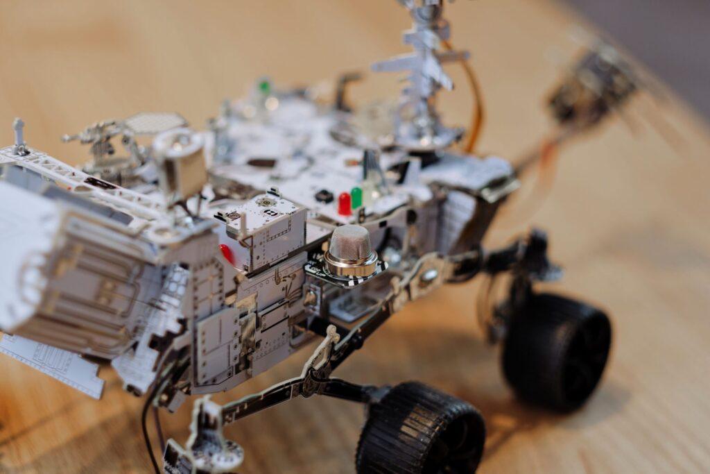 Robots-Blog | Geek Club and CircuitMess Launch a NASA-inspired DIY ...