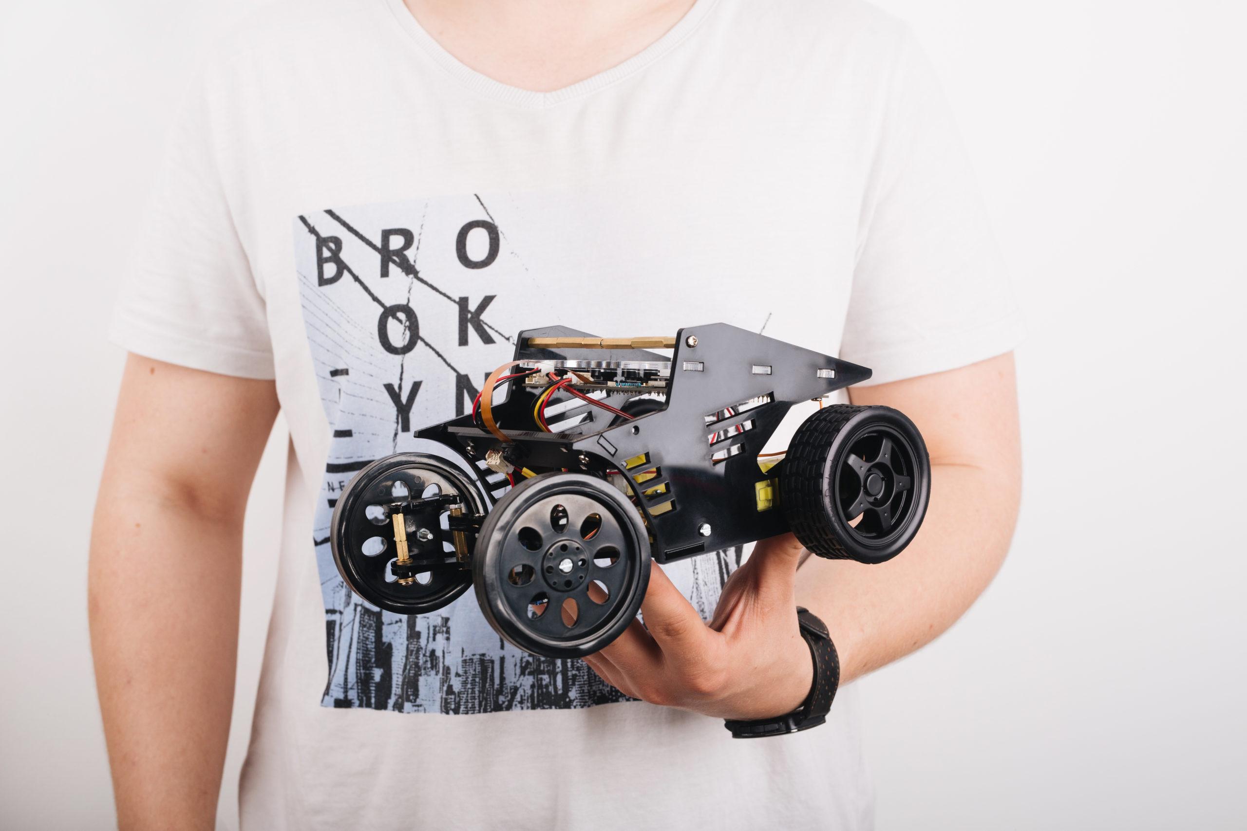 Robots-Blog | CircuitMess STEM Box – Learn the skills of the future ...