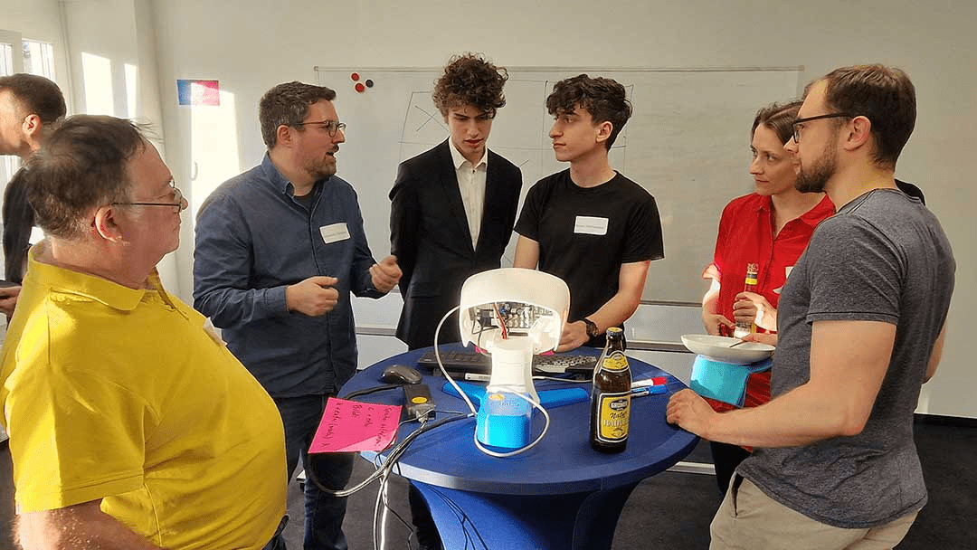 Robots-Blog | At The Bleeding Edge Of Robotics: 2 Year Milestone For ...