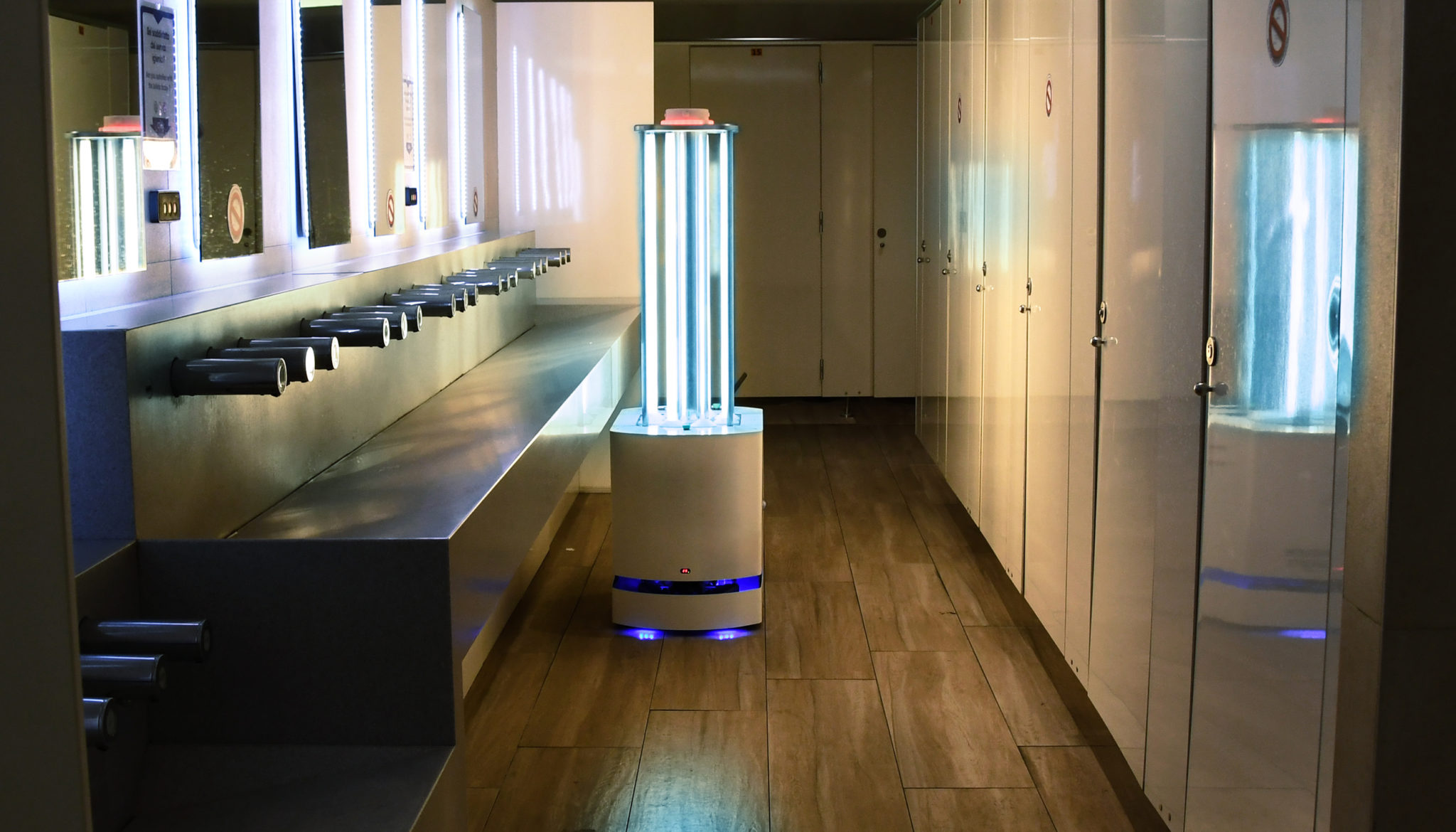 Robots-Blog | Autonomous UVC disinfection robot scales up the fight ...